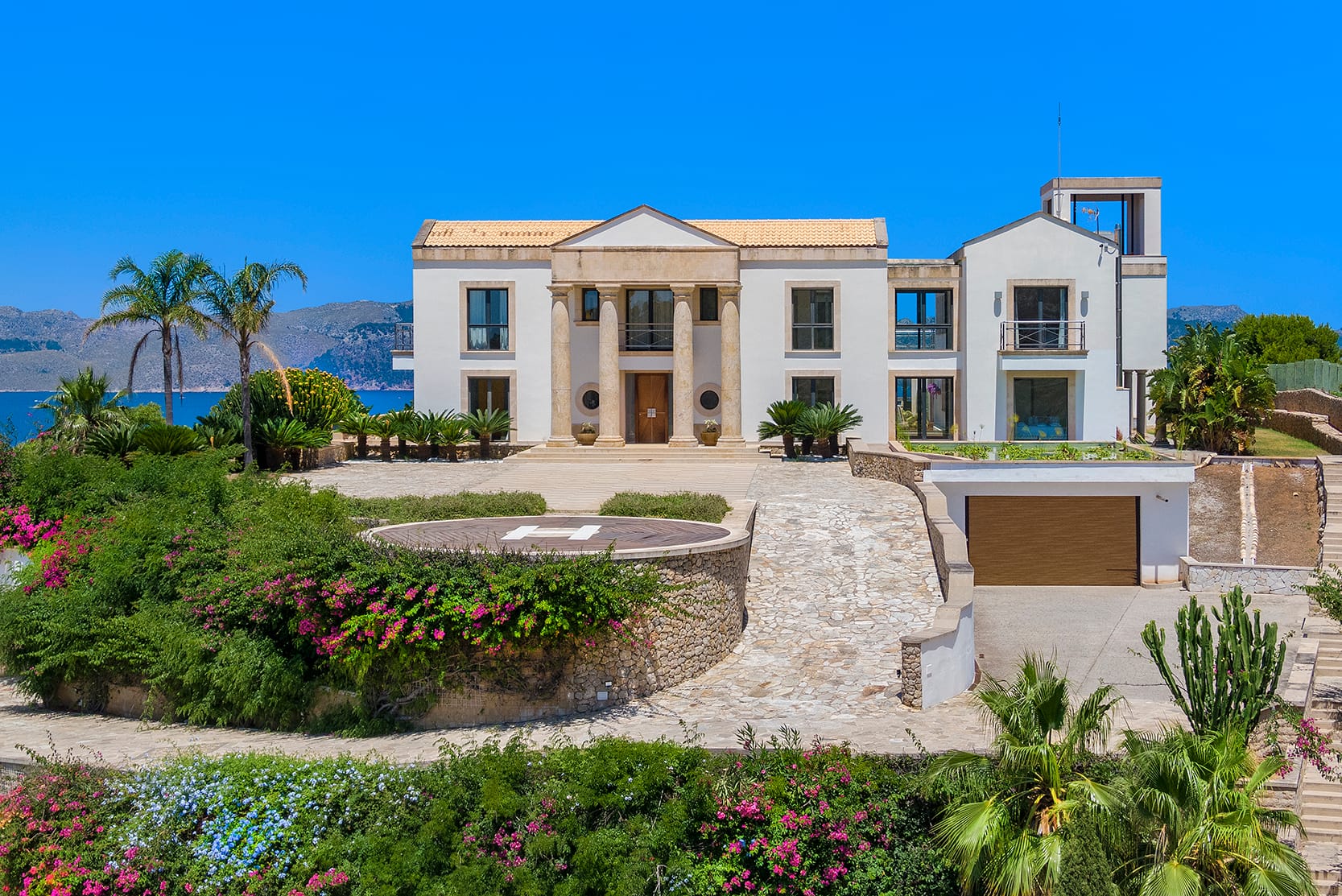 Stunning Mansion with Private Helipad in Mallorca– Icon Private Collection