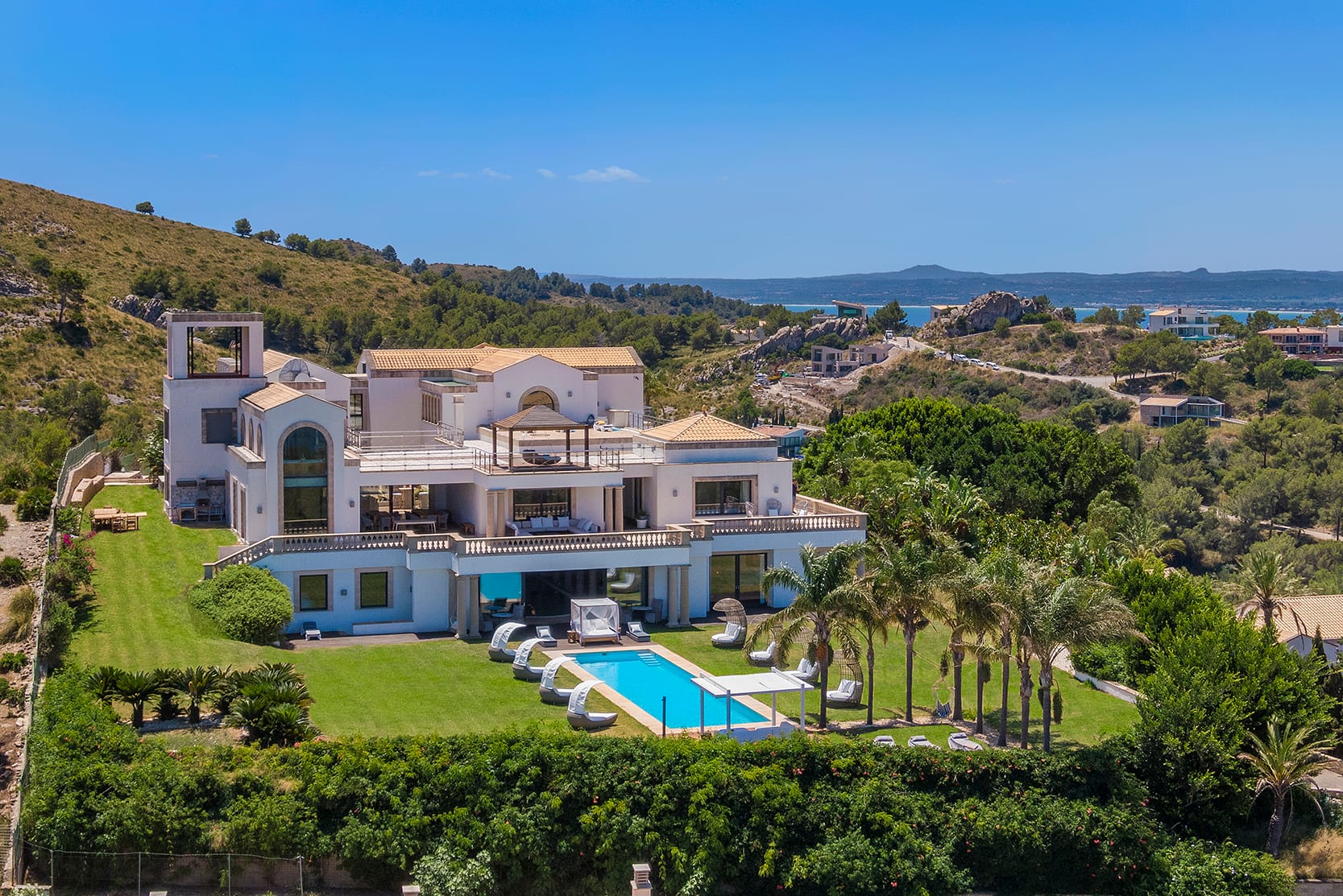 Stunning Mansion with Private Helipad in Mallorca– Icon Private Collection