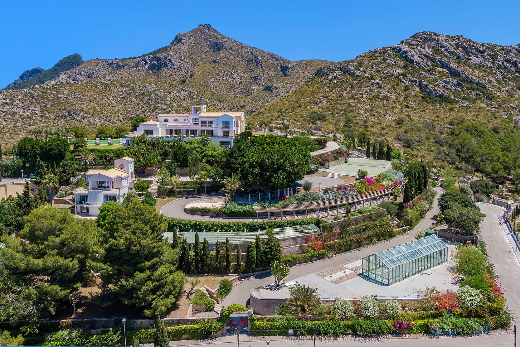 Stunning Mansion with Private Helipad in Mallorca– Icon Private Collection